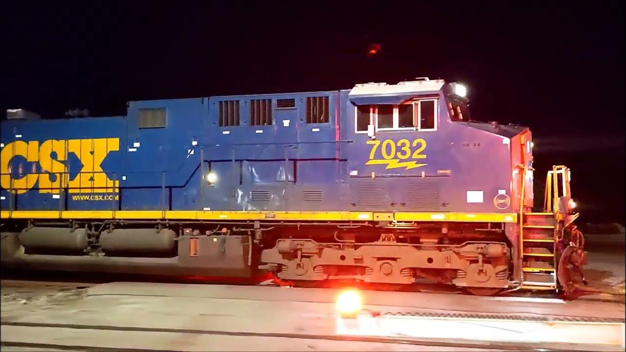 CSX 7032, CSX 492, and CSX 3350 pull CSX I126 through Decatur, AL - YouTube