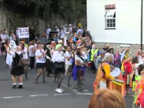 Los Samba at Fowey Regatta Procession 2010 - YouTube