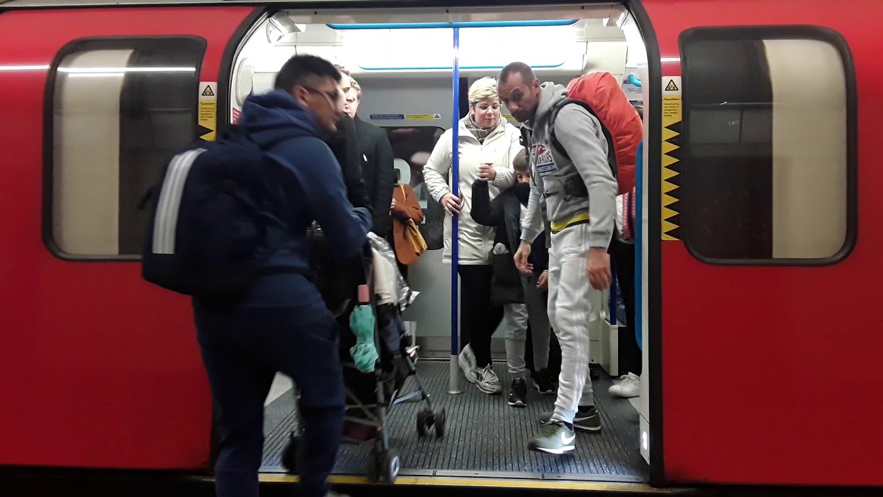 thief in London underground ! Can u spot the pickpocket? - YouTube
