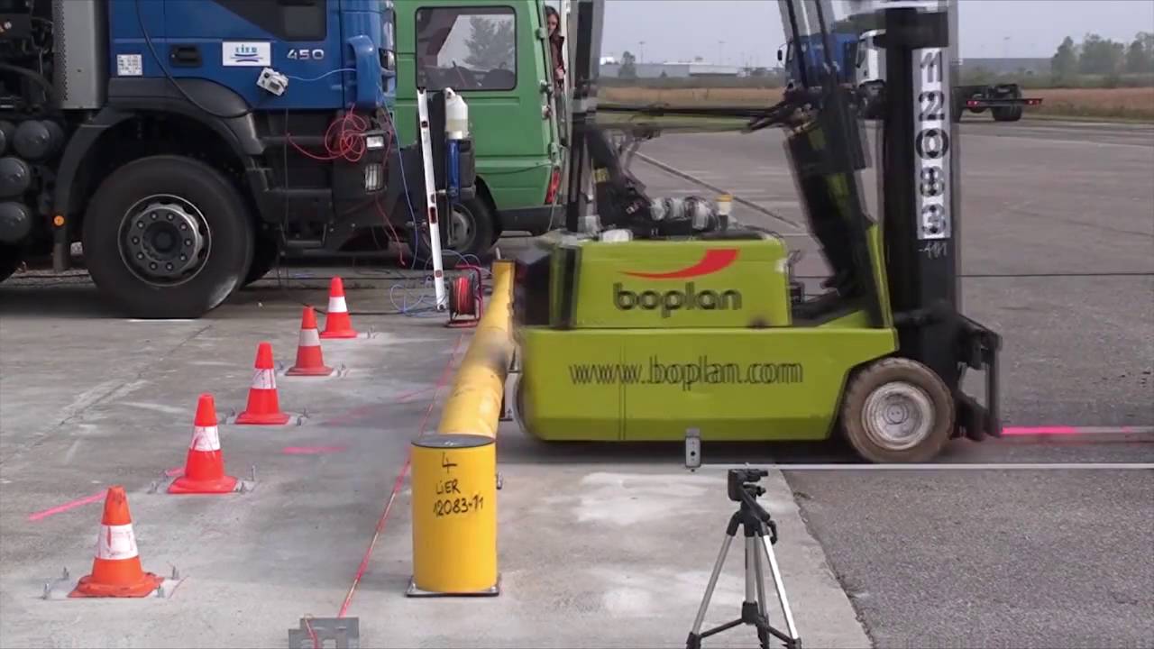 BOPLAN Flex Impact® safety barrier tests by Transpolis 1 - YouTube
