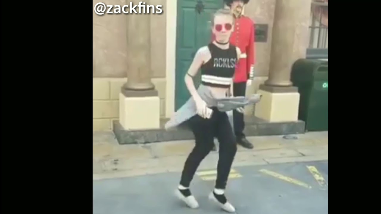 Dancing Royal Guard - YouTube