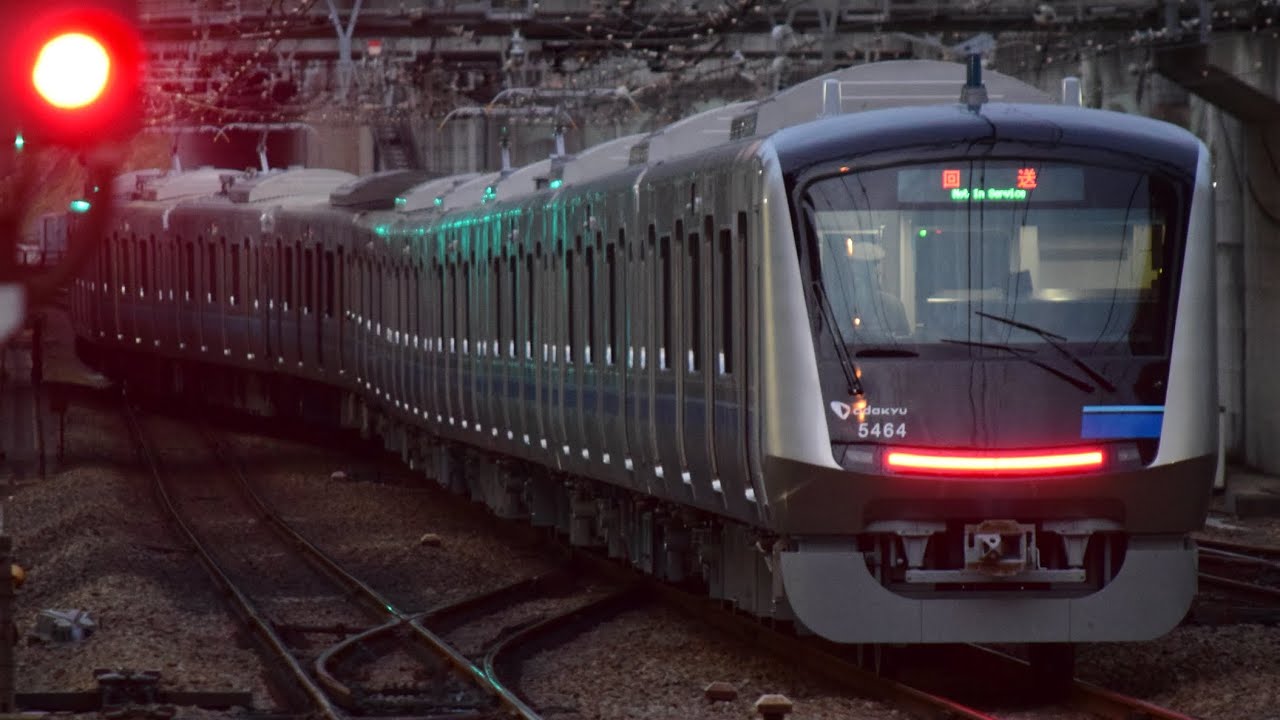 小田急5000形5064F 回送 - YouTube