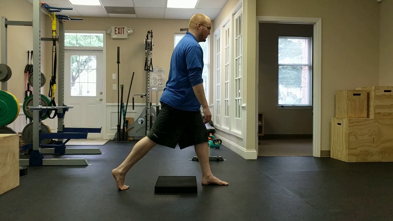 Bodyweight Barefoot Split Squat (Toe Extension Emphasis) - YouTube