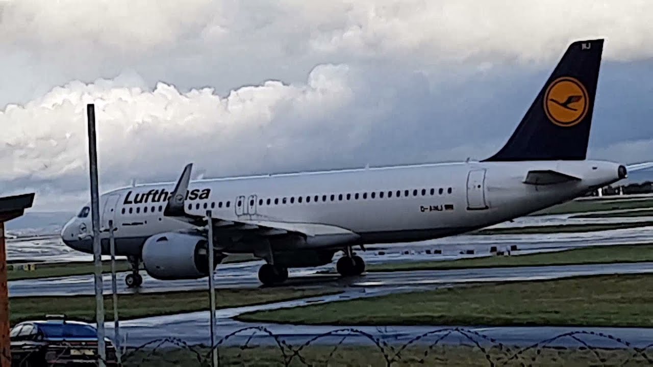 Wind Shear on landing! Lufthansa A320, on wet runway. LH938. Plane ...