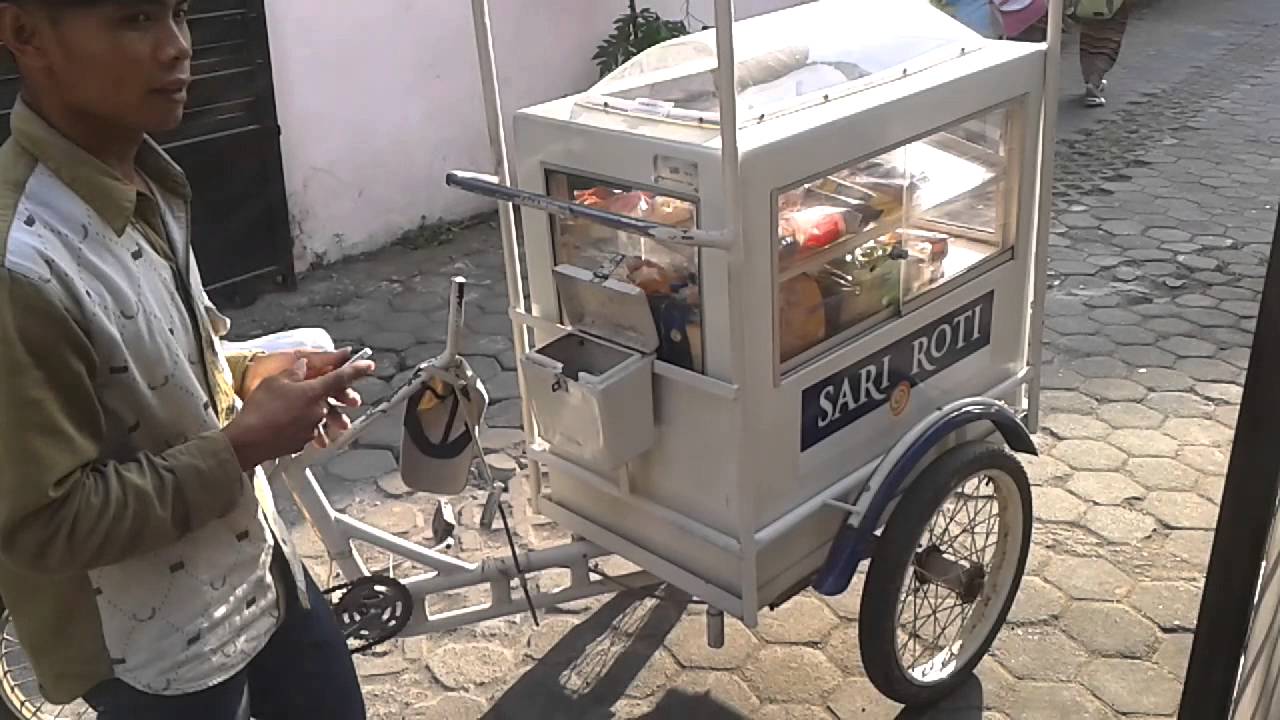 Pedagang Keliling Sari Roti - YouTube