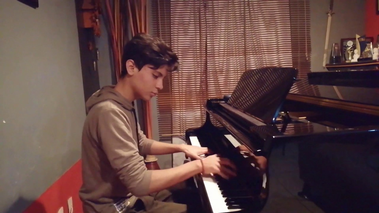Elías Manzo plays: Paganini-Liszt, "La Campanella" - YouTube