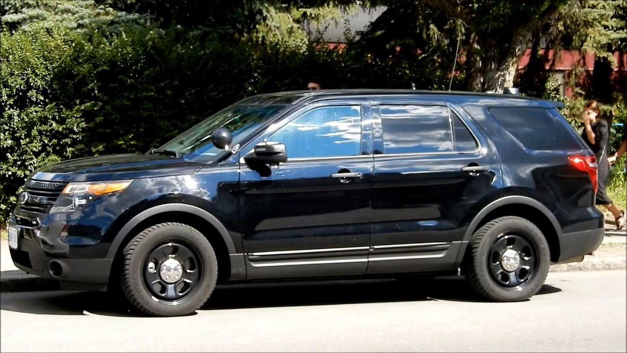 3 FORD POLICE INTERCEPTORS IN OLD MONTREAL - YouTube