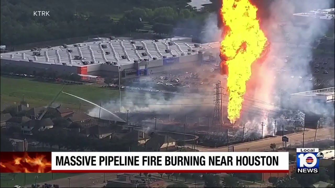 Massive inferno rages at natural gas pipeline in Houston - YouTube
