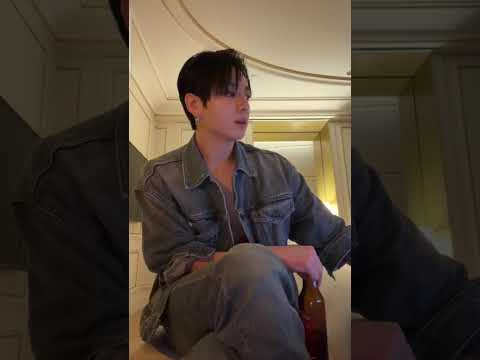 Jungkook (BTS) reacting to Stray Kids' \