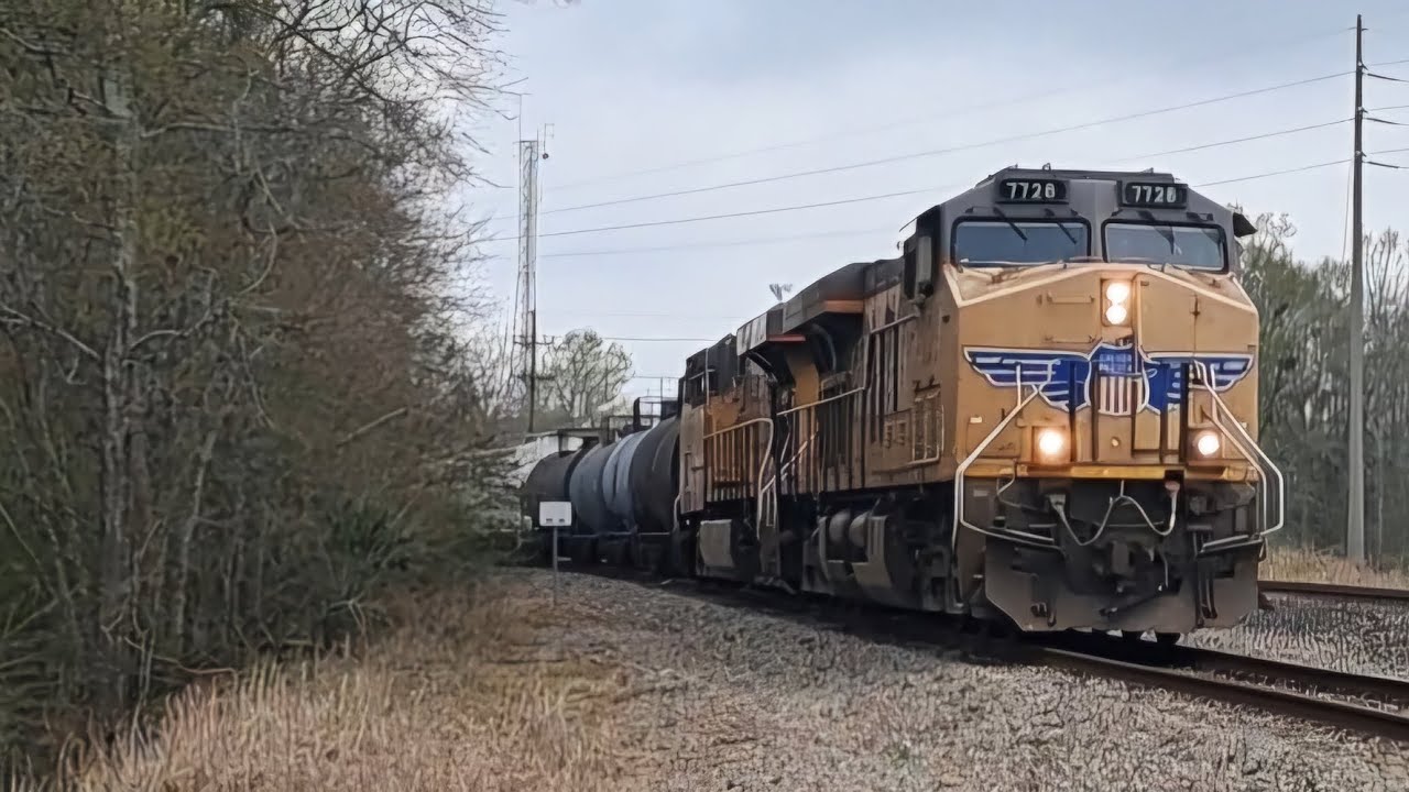 UP/GEVO/Duo! UP #7728 leads a slow/long EB UP M-HOLI13 out of Lake ...