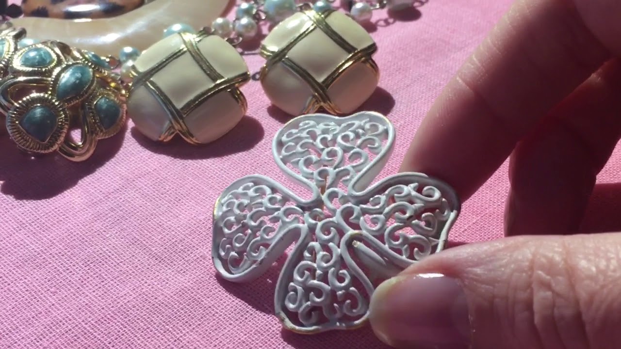 Находки блошиного рынка Много бижутерии Monet Trifari Agatha Paris ...