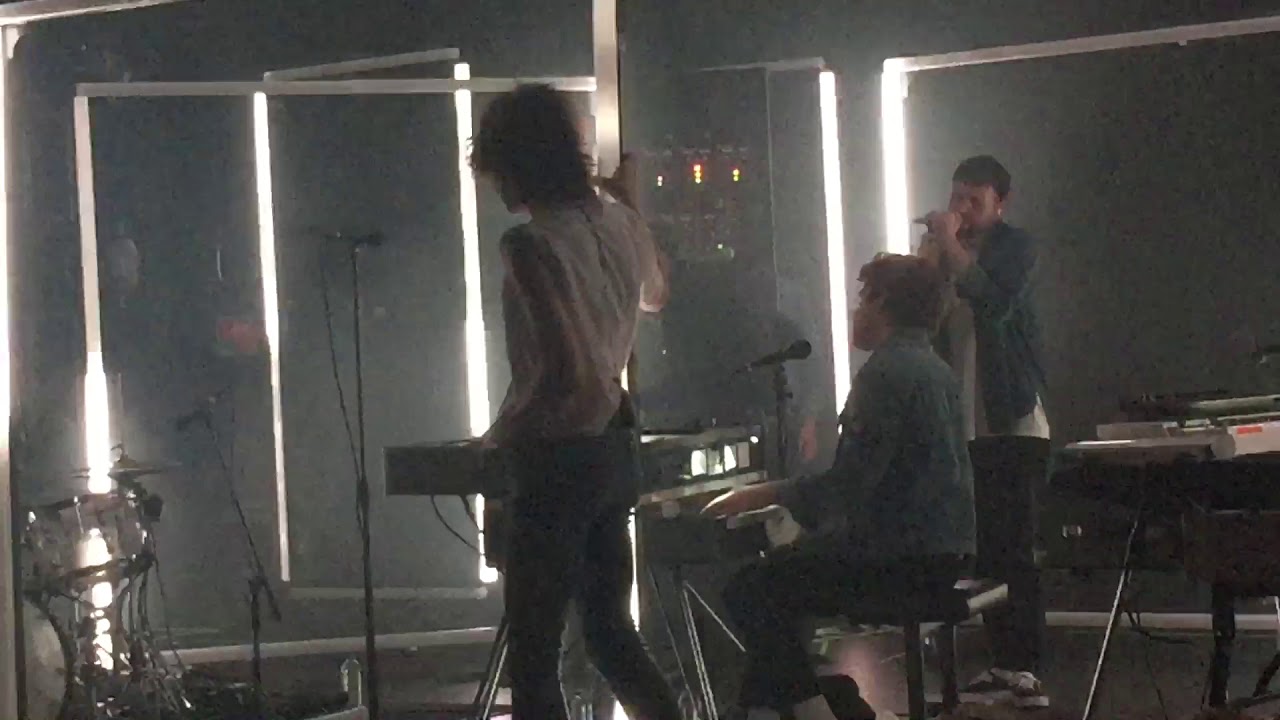 Charlotte Gainsbourg « Deadly Valentine » @ La Cigale (Live in Paris ...