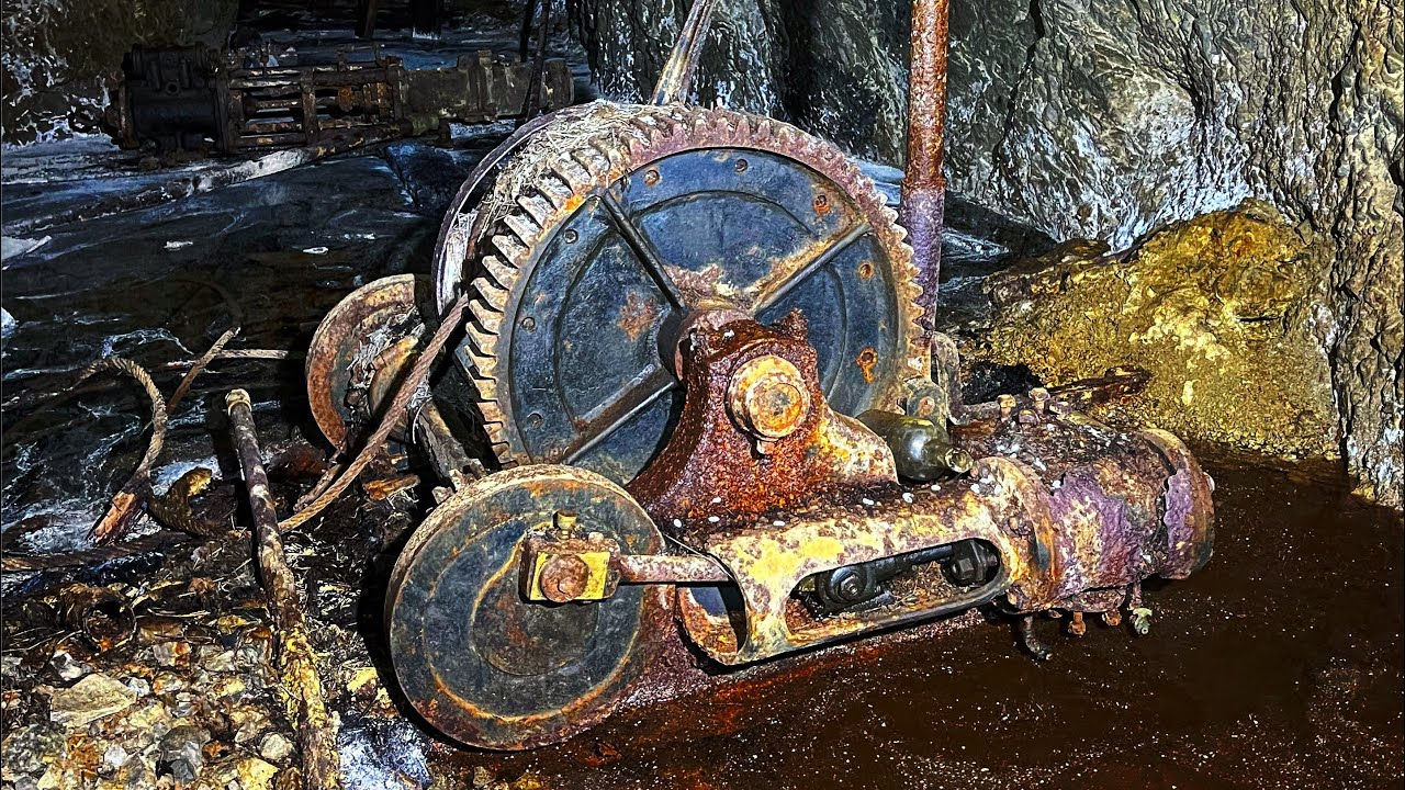 Incredible finds at the Oriole Mine! - YouTube