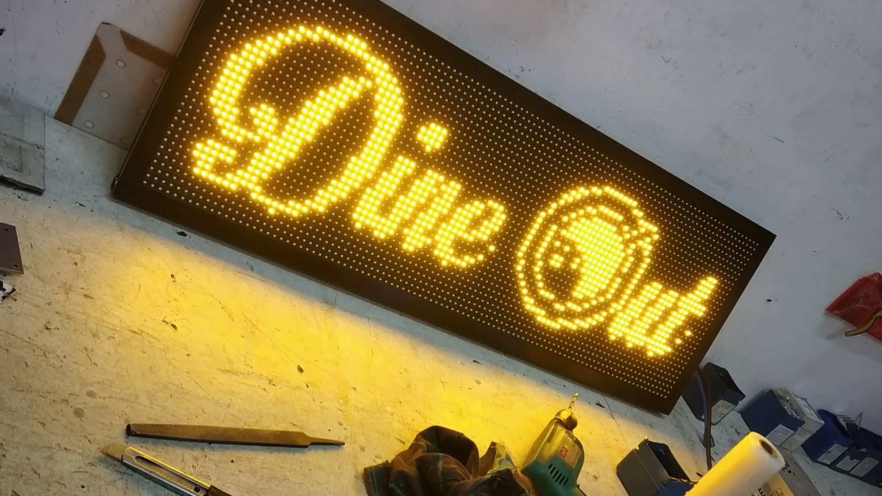 Led scrolling board - YouTube