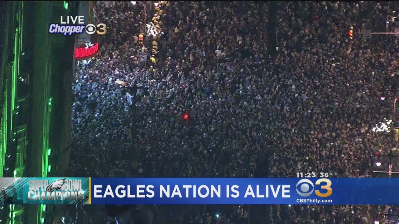 Thousands Of Eagles Fans Celebrate Around City Hall - YouTube