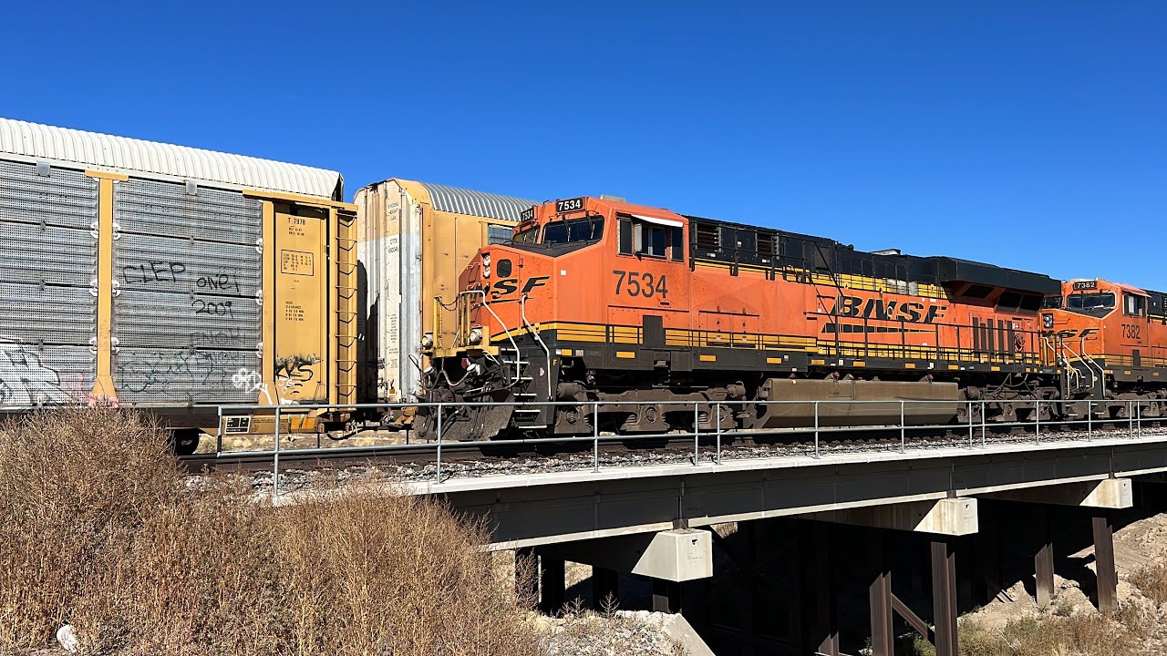 BNSF 7534 Leads a Cross-Country Baretable Train on the Southern Transcon! - YouTube