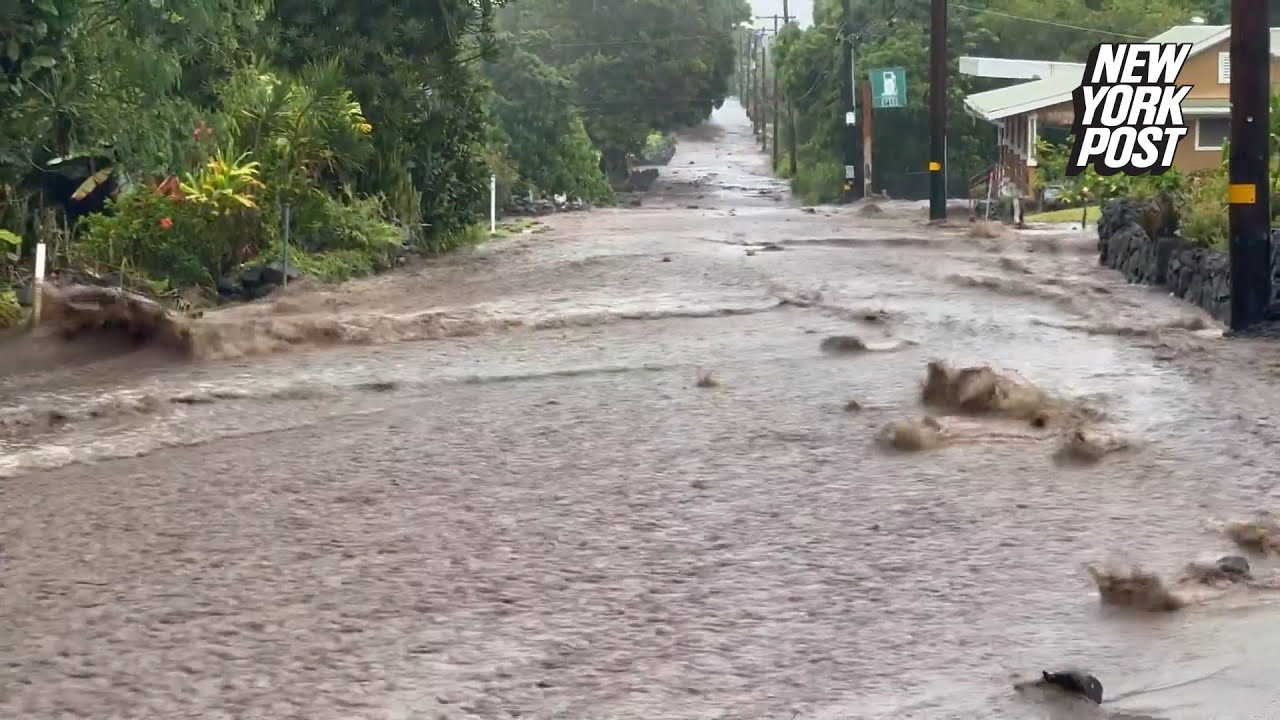 Tropical Storm Hone barrels by Hawaii bringing major flooding - YouTube