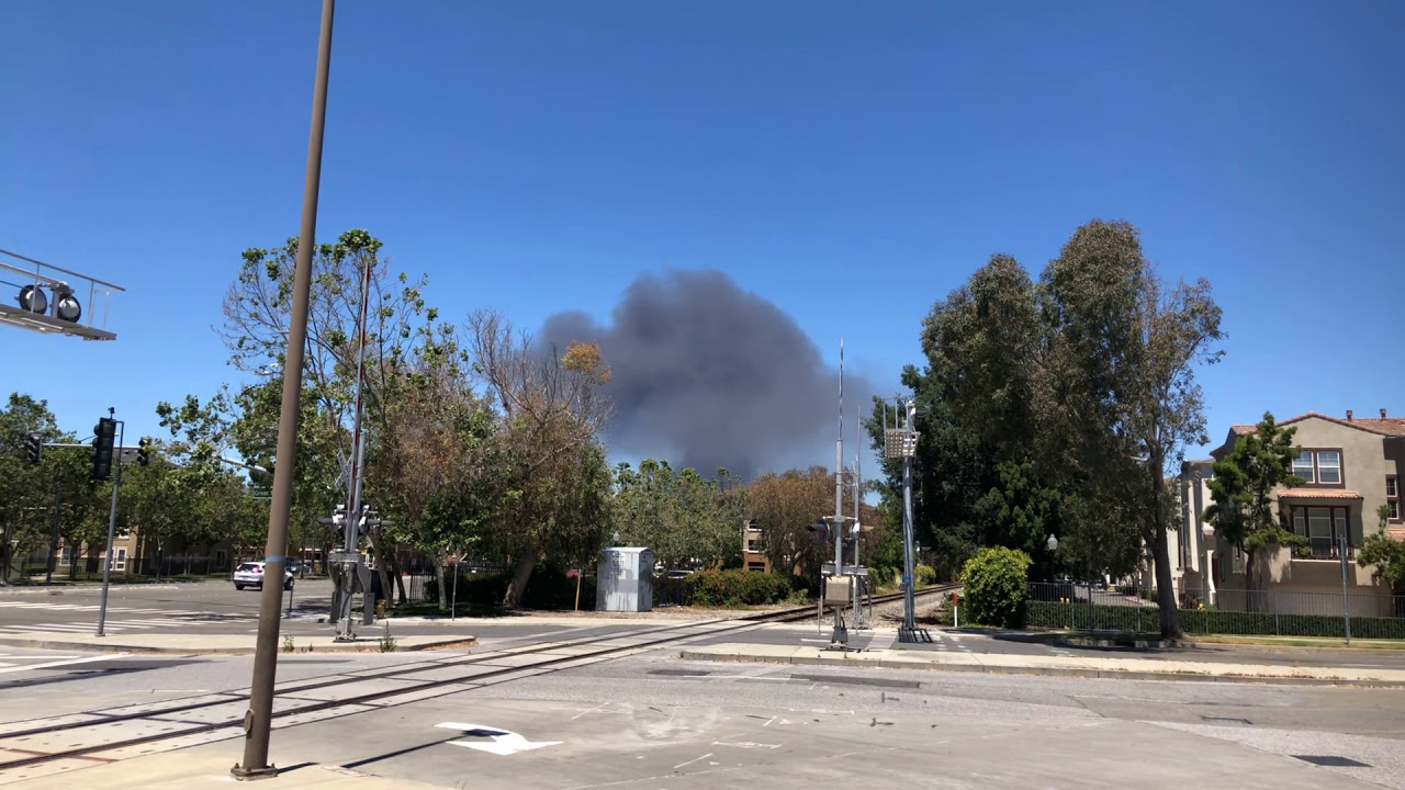 BIG FIRE IN MILPITAS - YouTube