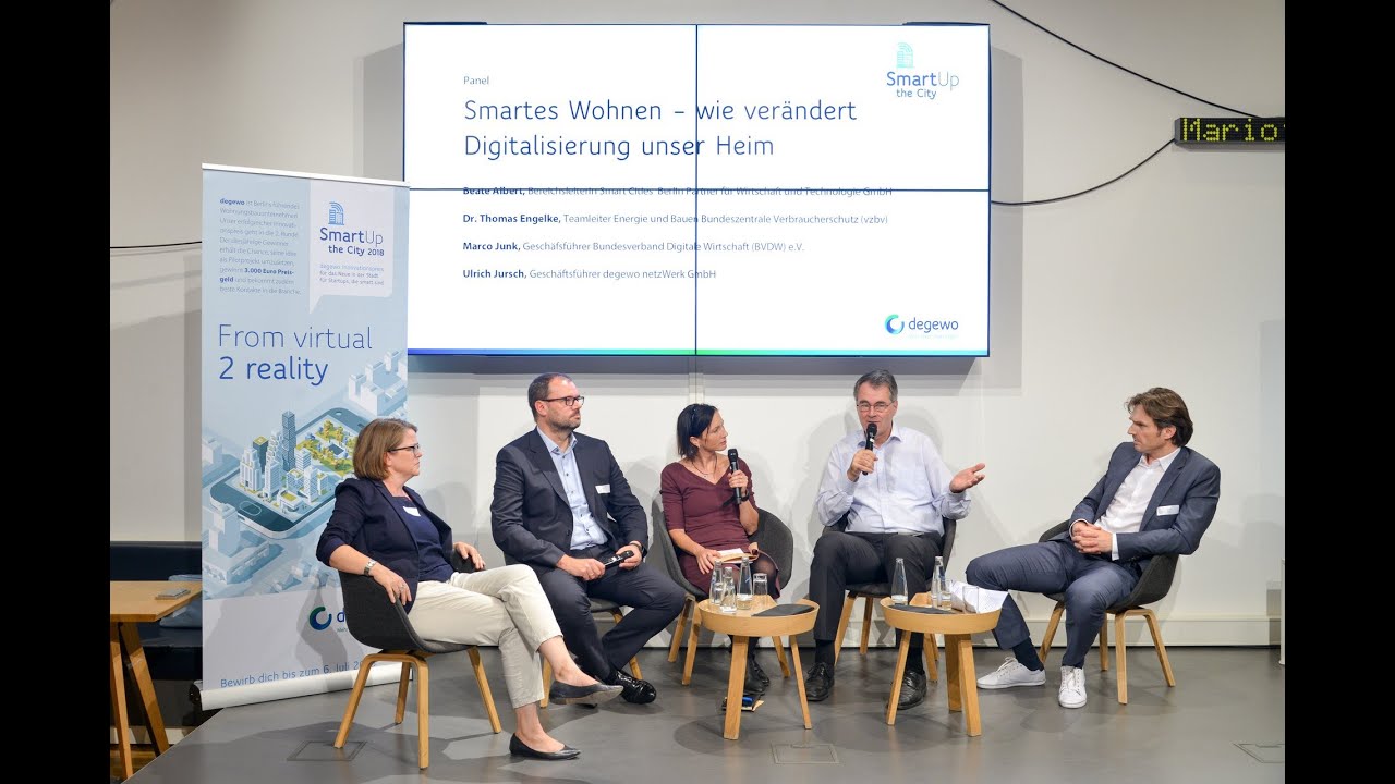 Eva Werner moderiert Degewo Smart Up The City Pitch Event - YouTube