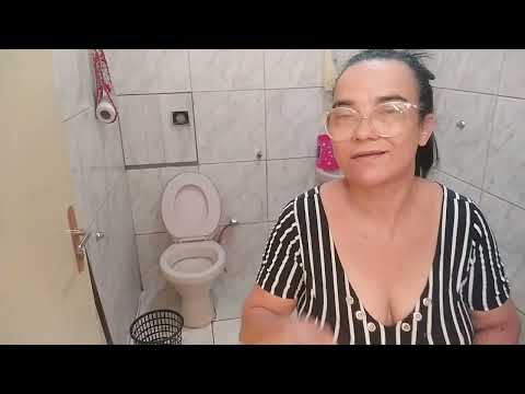 lavando banheiro