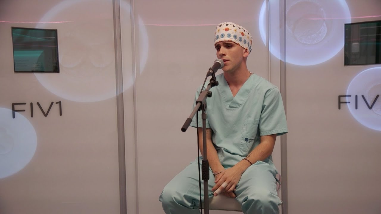 Hugo Marlo ofrece un concierto para embriones en Institut Marquès - YouTube