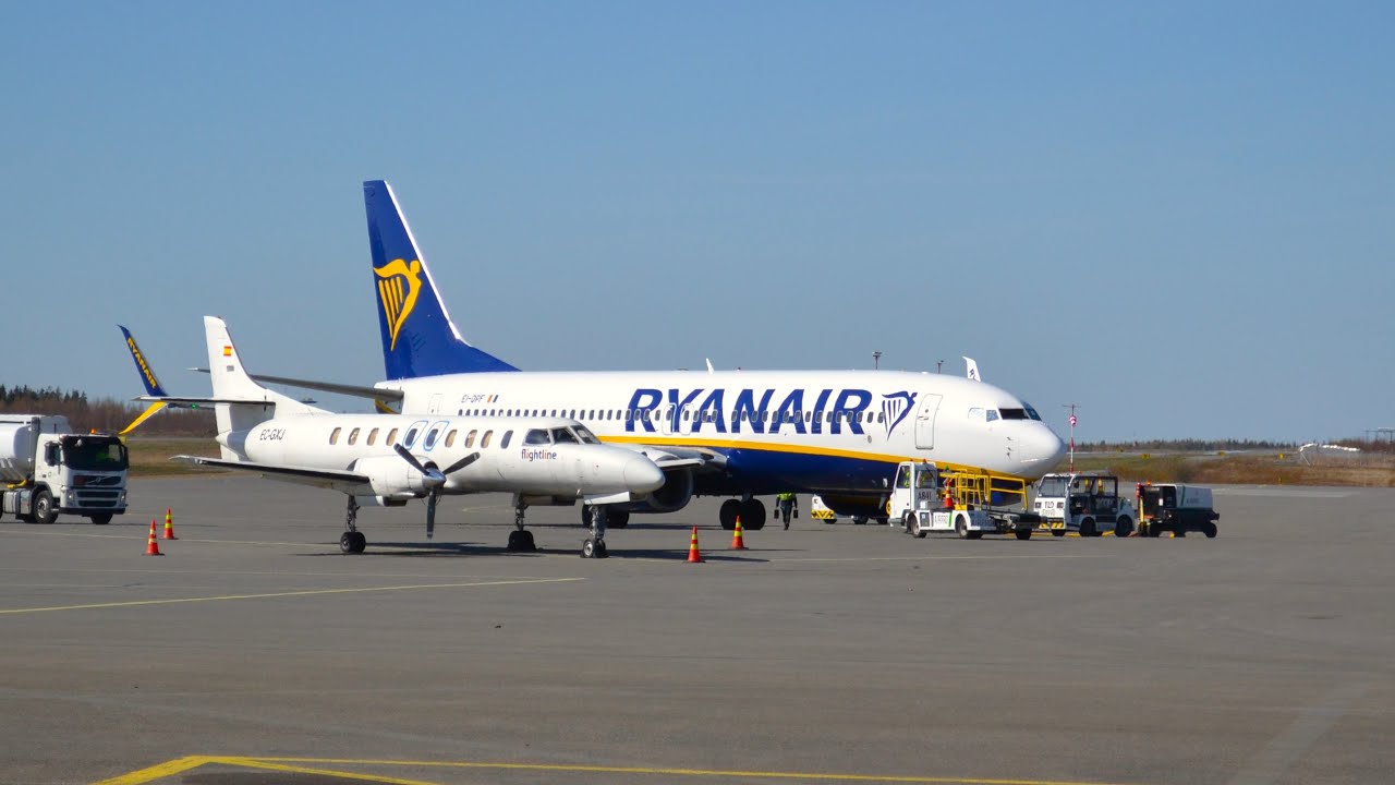 Ryanair 737-800 with Split Scimitar Winglets at Tampere Pirkkala - YouTube