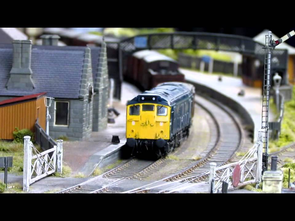 Watford Finescale Show video 1 - Portchullin, blue era P4 DCC sound ...