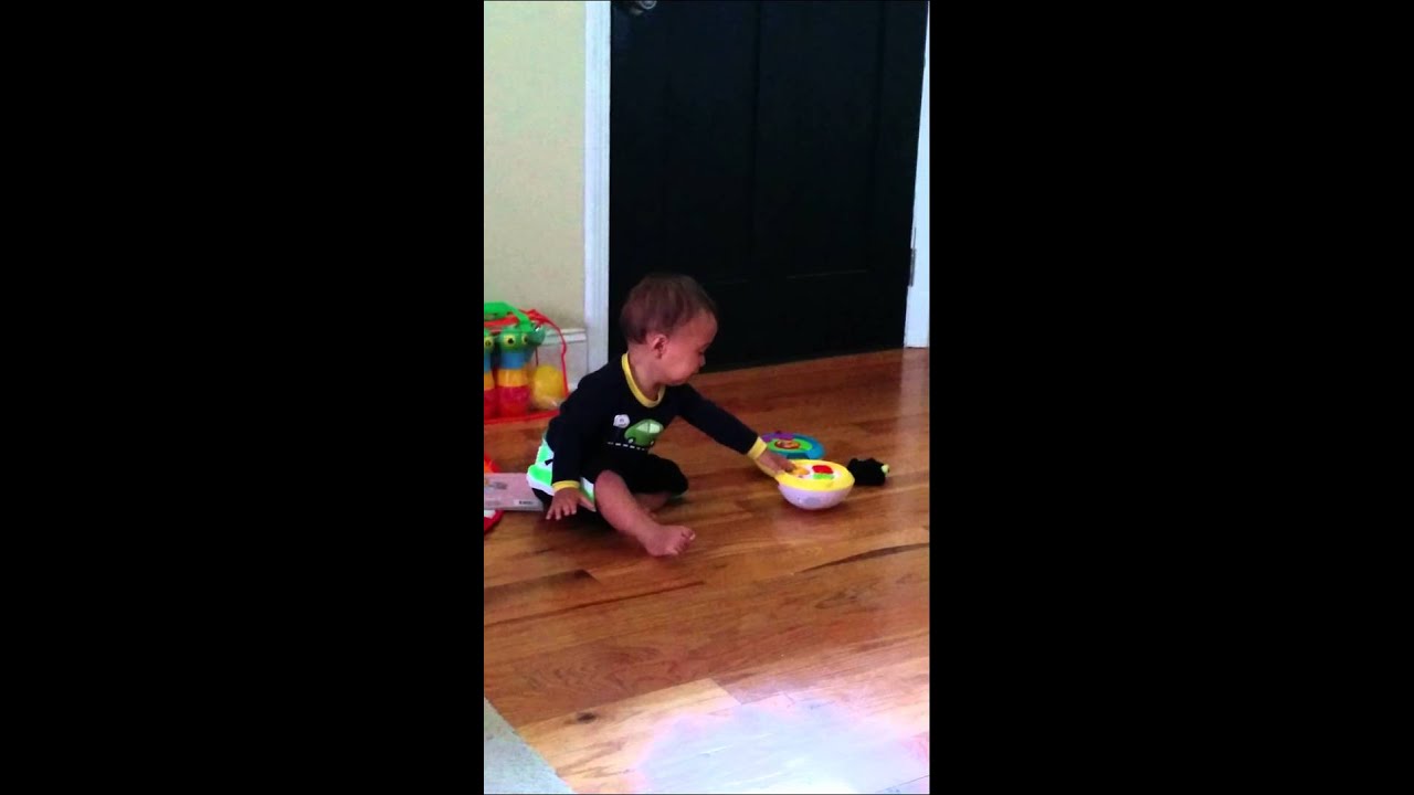 Toy makes baby cry - YouTube