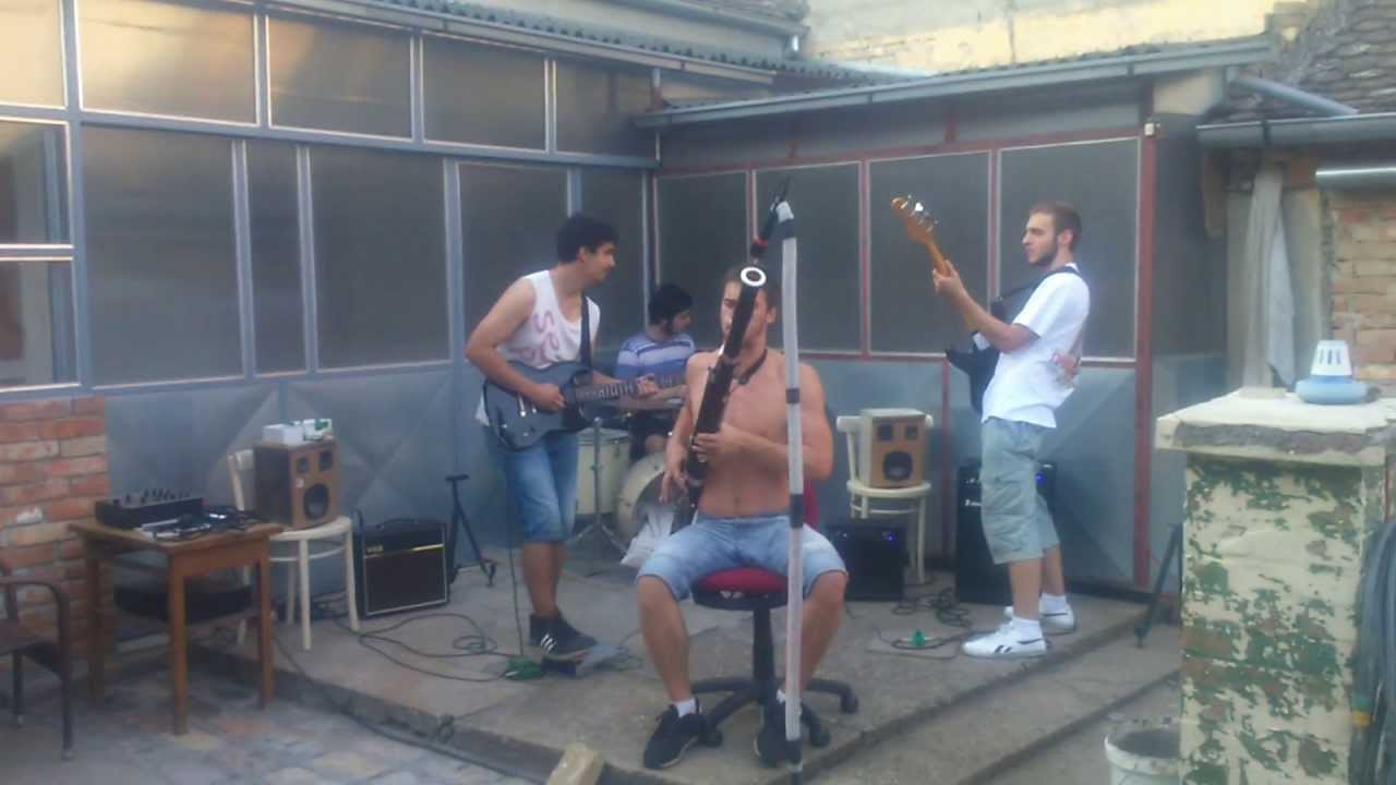 Stoned Sloths - Dogs bark like us (Official live video) - YouTube