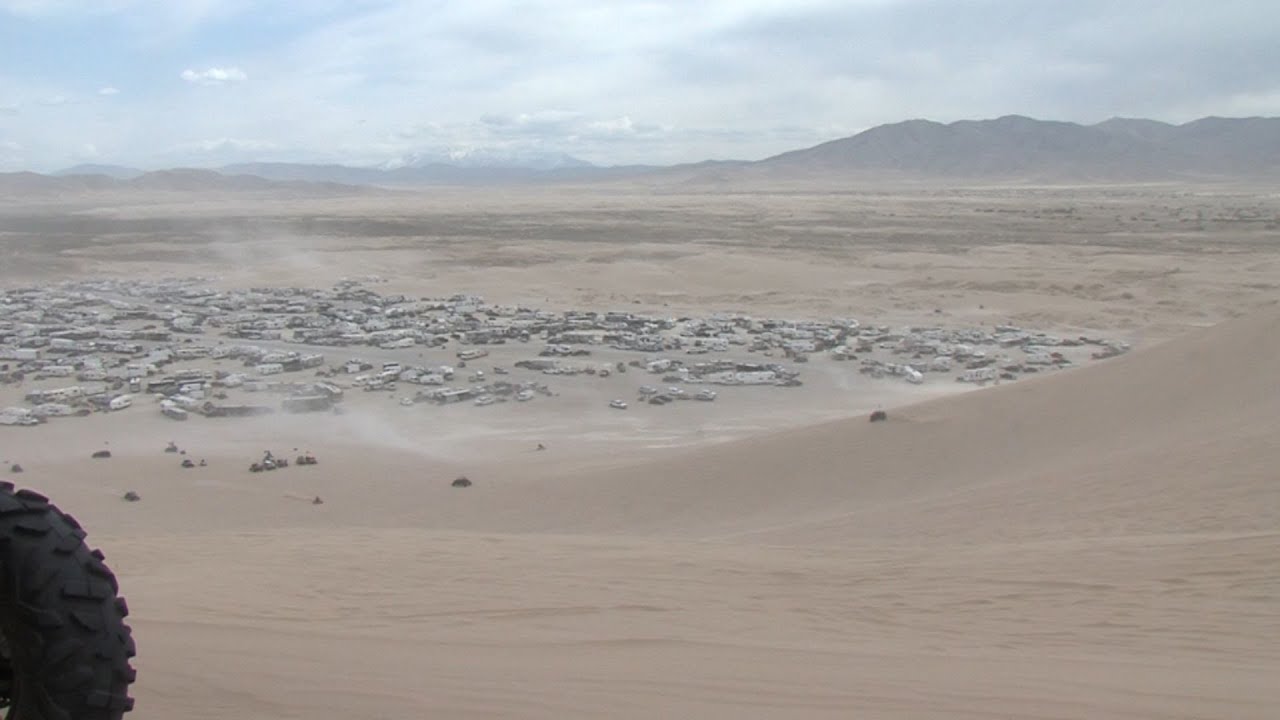 Thousands flock to Little Sahara sand dunes - YouTube