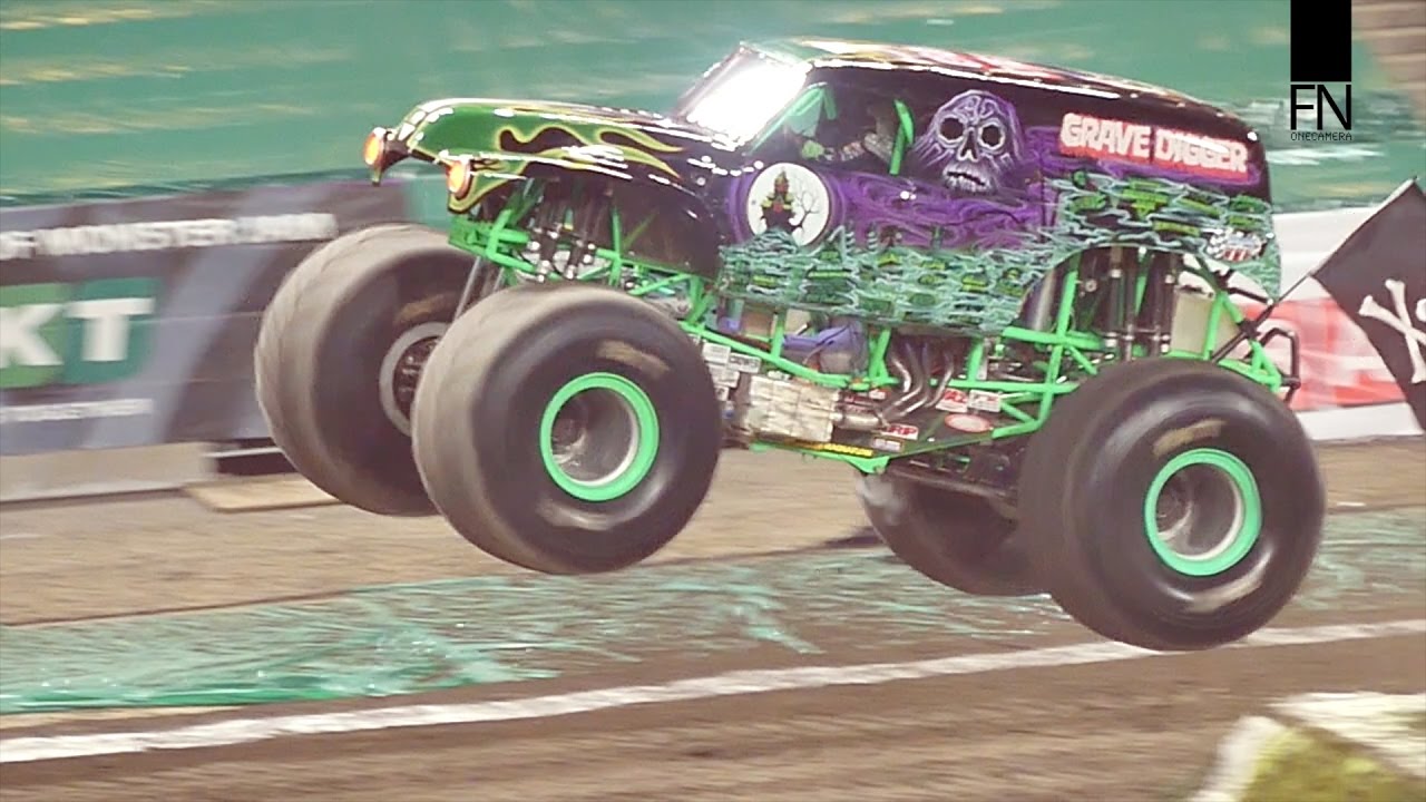 Monster Jam - GRAVE DIGGER - Slow motion jump - Stockholm, Sweden 2016 ...