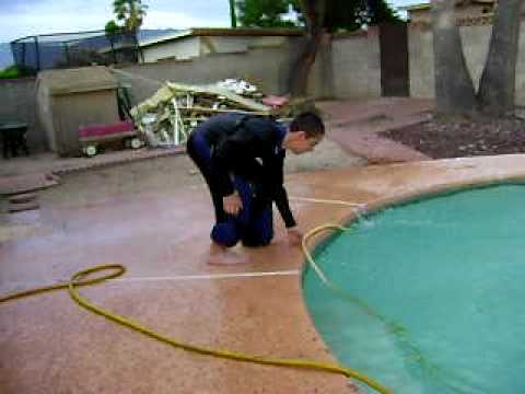 my wetsuit filling with water - YouTube