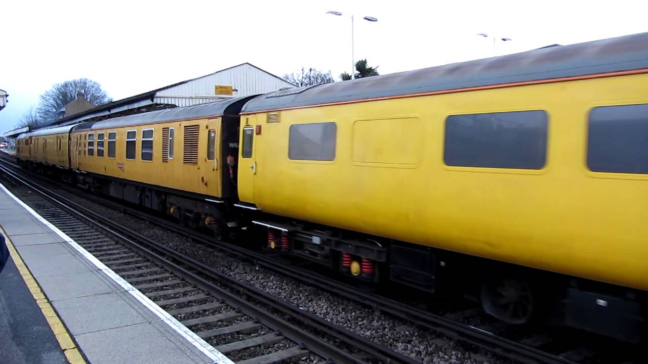 DBSO 9702 with 31465 working 3Z75 to Hither Green departs Basingstoke ...