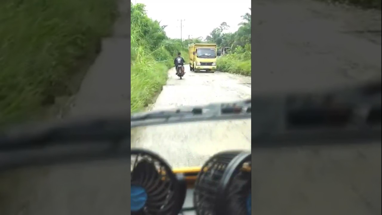 Untung nya mobil tipis - YouTube