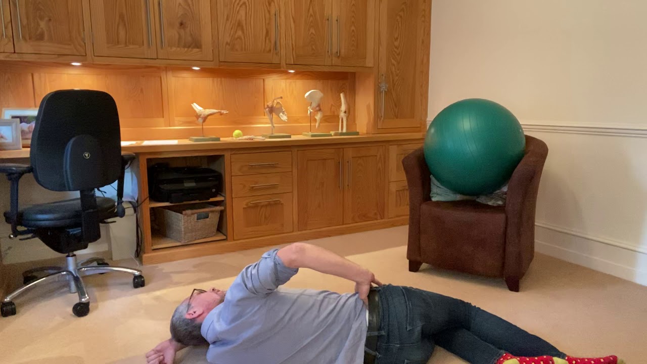 Gluteus Minimus Acupressure / Trigger Point Release - YouTube