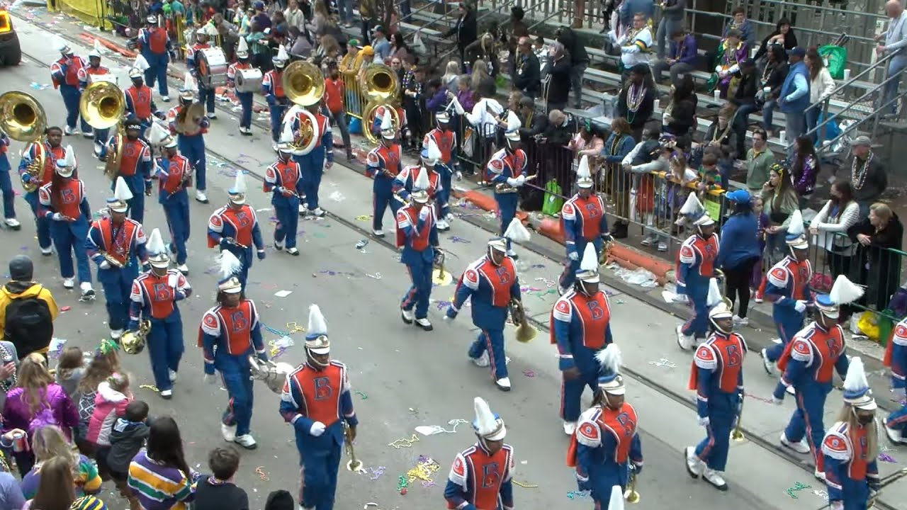 Tucks parade marching bands - NOLA Mardi Gras 2022 - YouTube