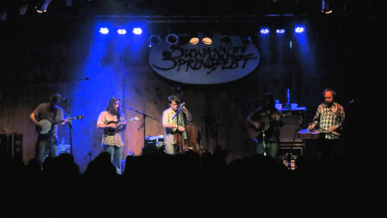 Greensky Bluegrass - Dancing in the Dark - YouTube