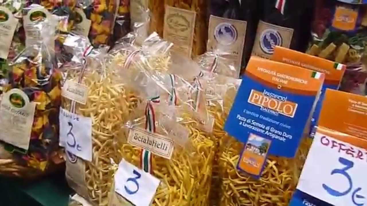 Napoli, per regalo macaroni cazzetti 005 - YouTube