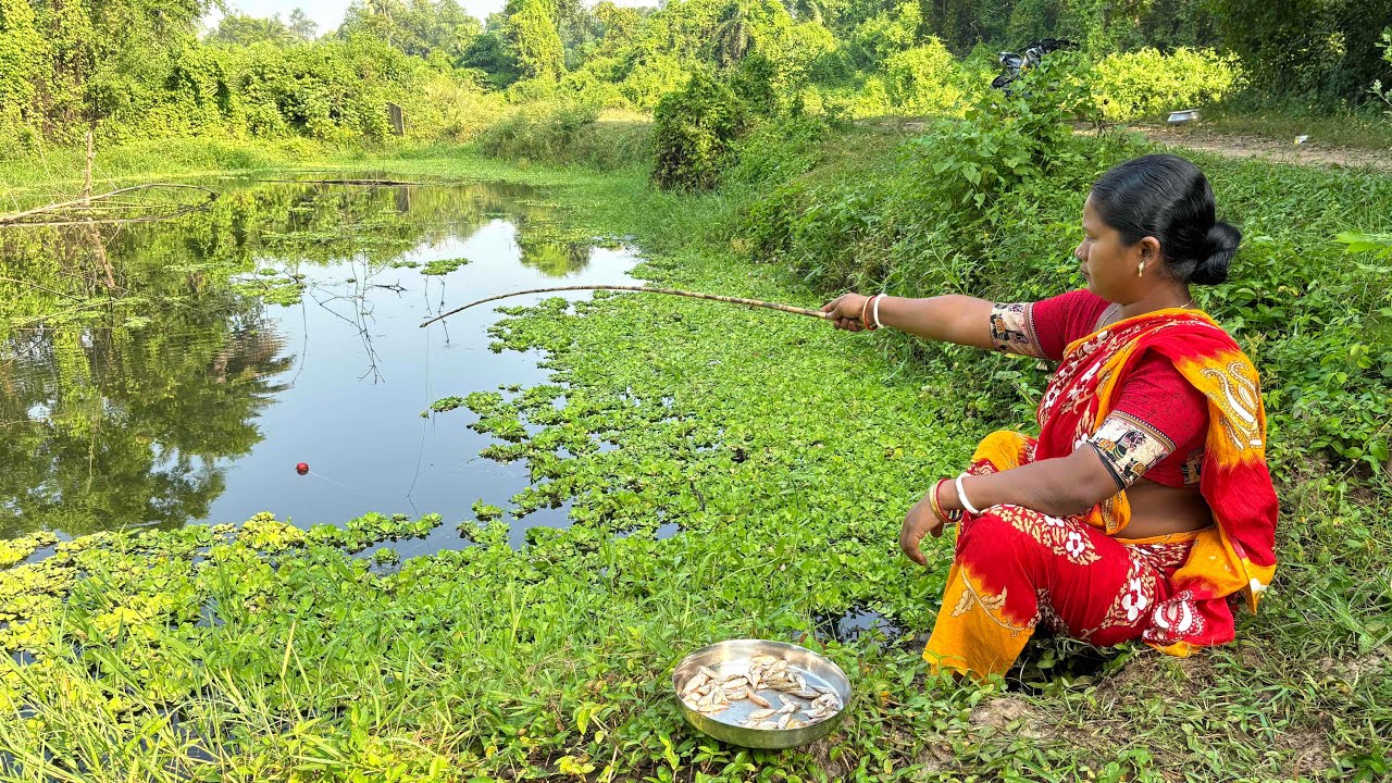 Fishing Video || Everyone is surprised to see a traditional lady ...