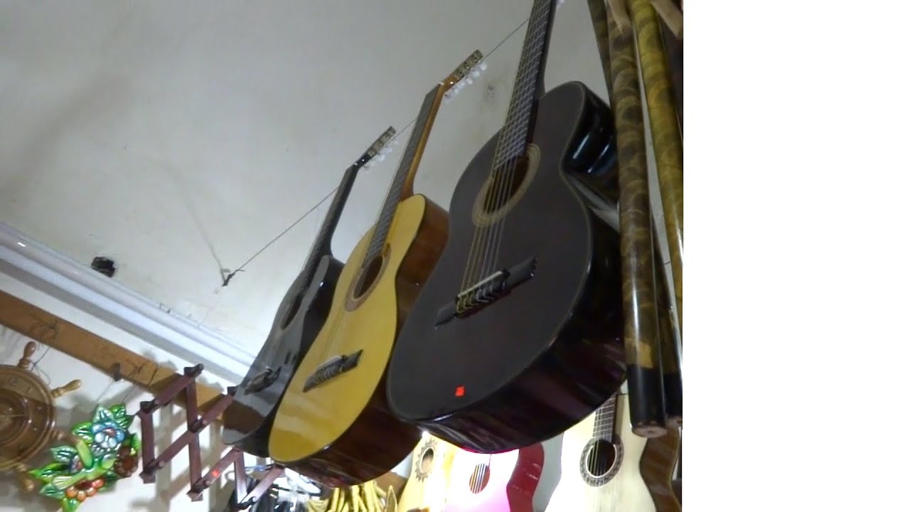 Amazing Guitars from Paracho Michoacán - YouTube