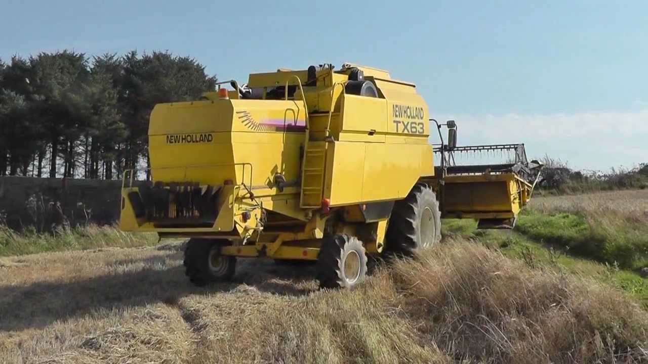 Combining Barley with TWO New Hollands! - YouTube
