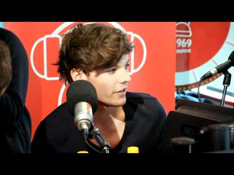 One Direction explains Saturday Night Live - YouTube