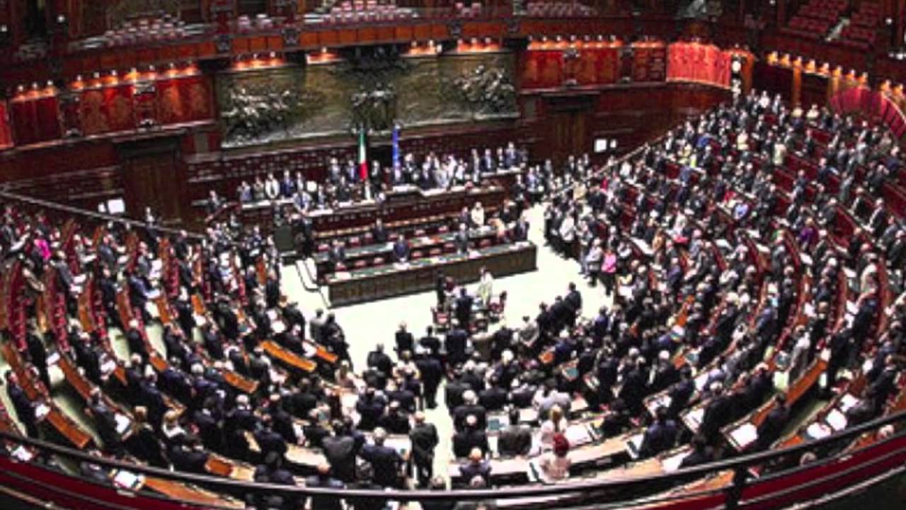 Bestemmia al parlamento italiano !! - YouTube