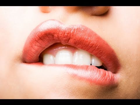 Soft, Sexy Lips: VS Lip Scrub Review