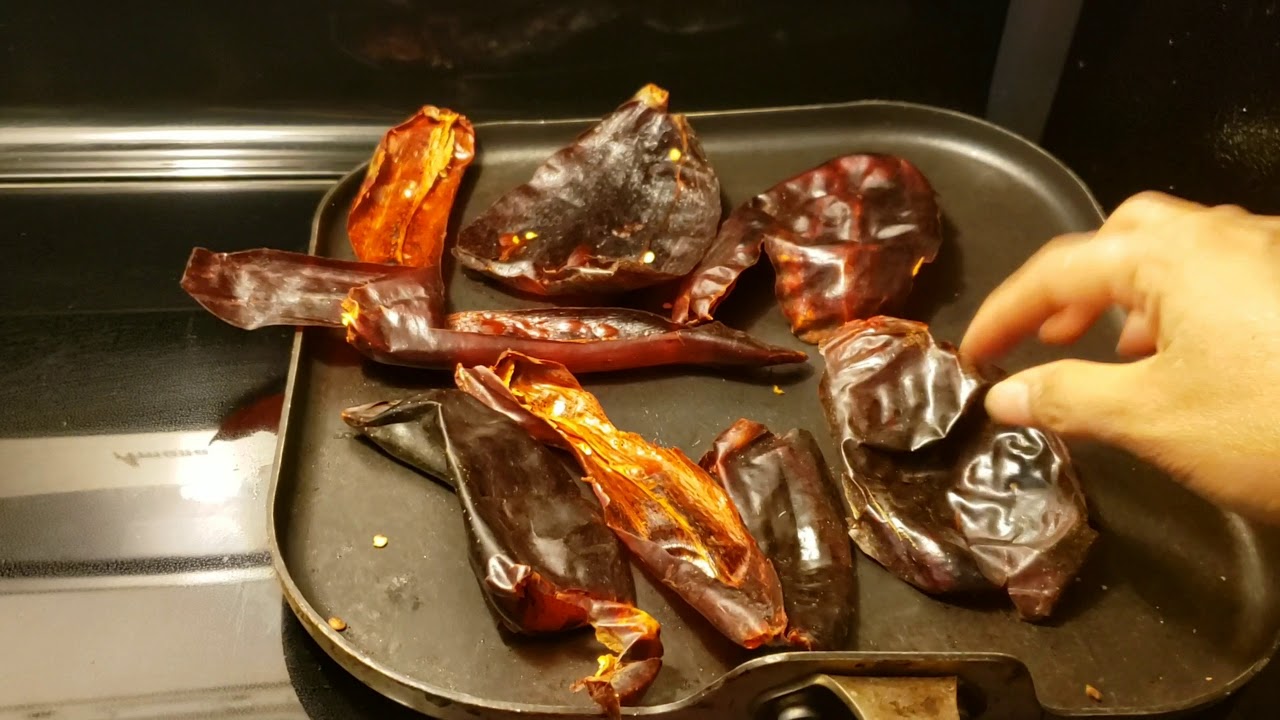Como tostar chile guajillo - YouTube