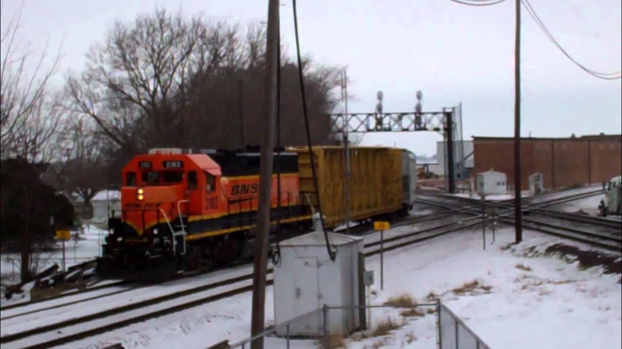 BNSF 2183 leads the Rochelle local job Rochelle Railroad Park 01/07/16 - YouTube