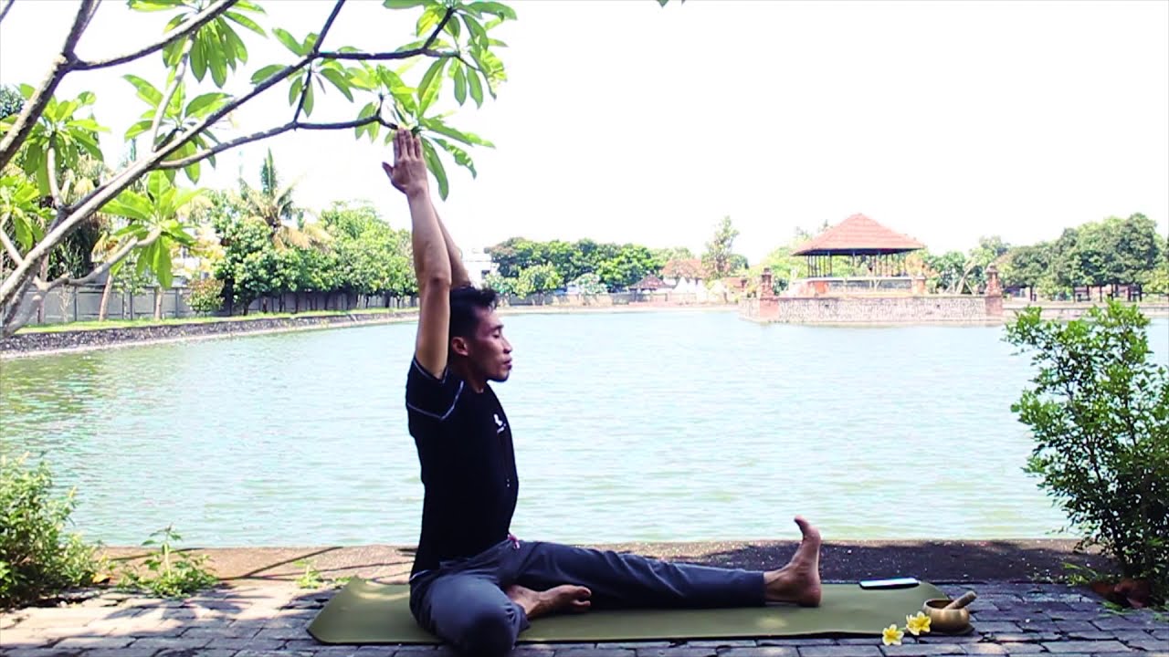 YOGA PAWANA MUKTASANA//STRETCHING//PEREGANGAN//TAMAN MAYURA//2020 - YouTube