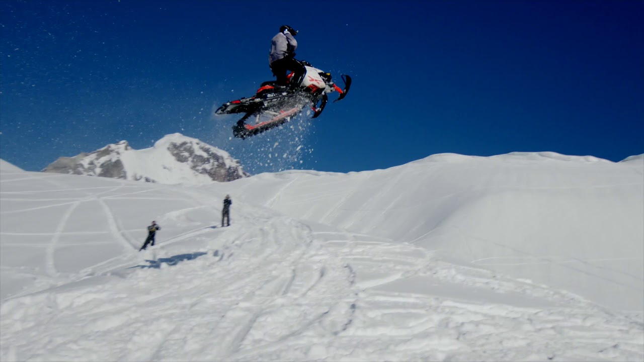 Caleb Kesterke snowmobiling in Squamish BC - YouTube