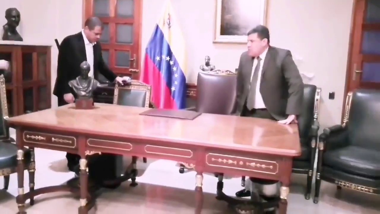 ¡VENEZUELA VÉALO! | ASÍ EL DIPUTADO LUIS PARRA TOMÓ EL DESPACHO DE LA ...