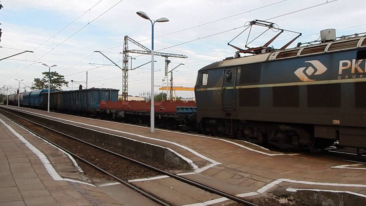 ET22-991 z mieszanym bruttem spacerkiem w str Zgierza oraz miły maszynista. - YouTube